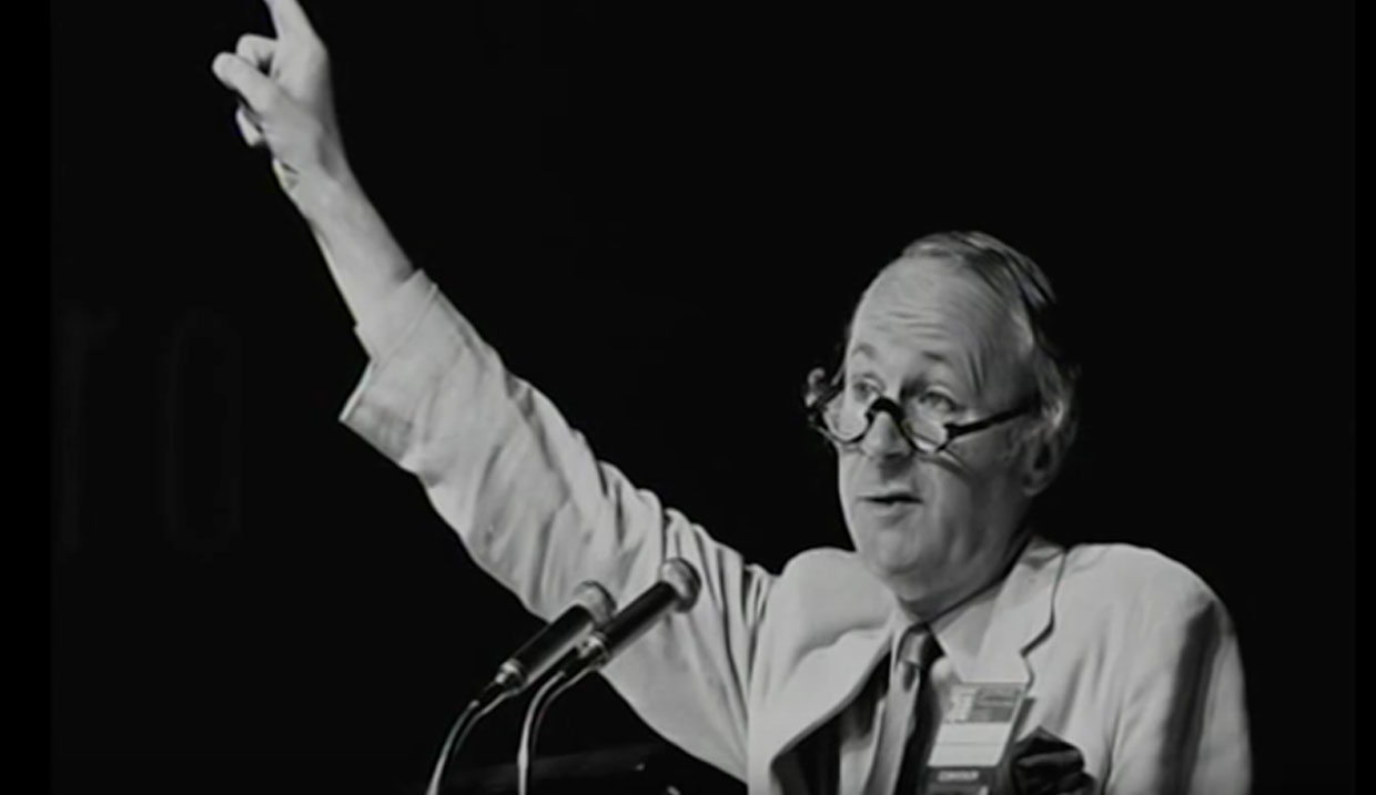 Por que ler John Stott – um comunicador das Escrituras – Redenção ...